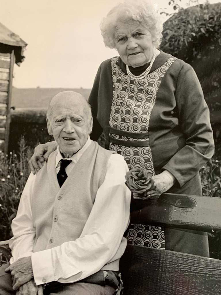 TAM SMITH AND HIS WIFE IN 1986 | The Scottish Banner