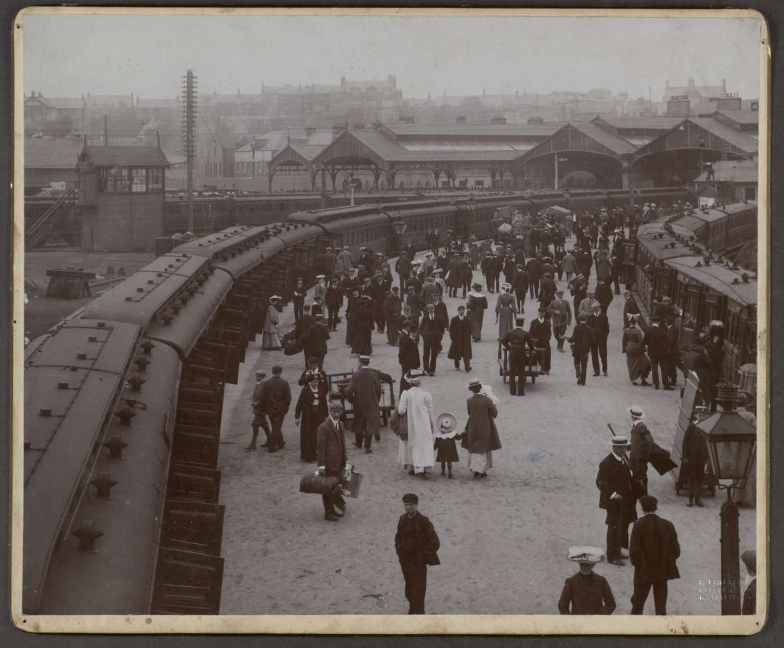 BR-HR-4-27-1- Photograph of Inverness Station platforms (north side) on ...