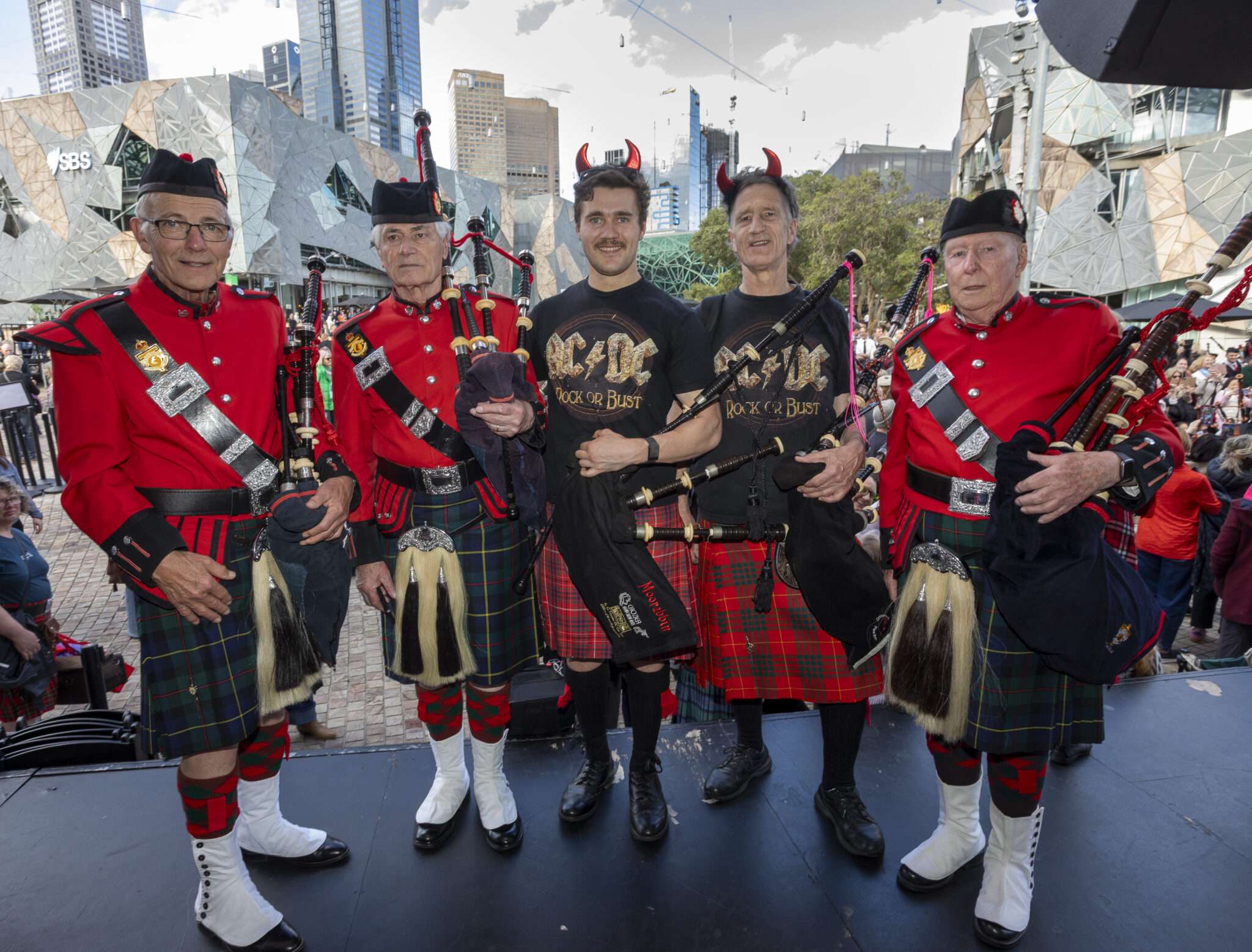 Melbourne breaks World Record with The Great Melbourne Bagpipe Bash ...